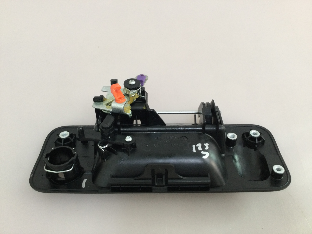 Toyota Back Door Handle Assembly Outside (69090-0C051) - auction