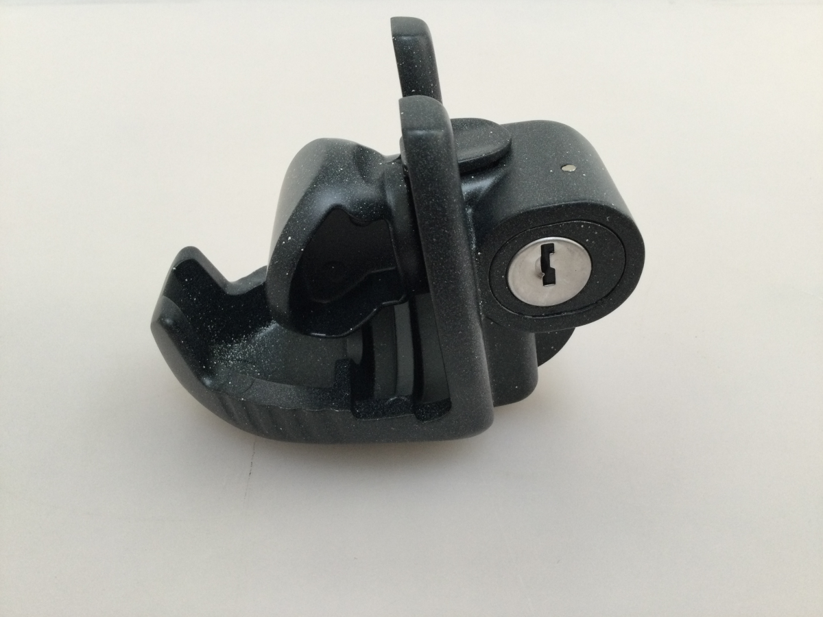 Master Lock 379ATPY Universal Coupler Lock - auction